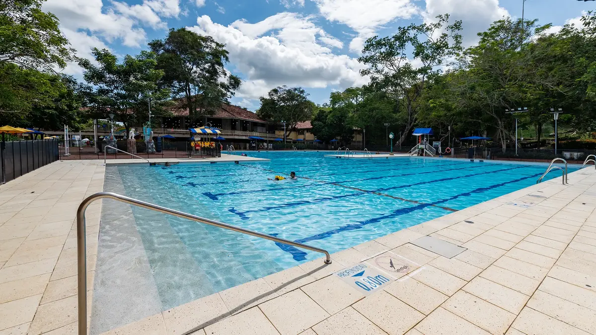 Piscina Fuentes | Diversión bajo el sol en Piscilago