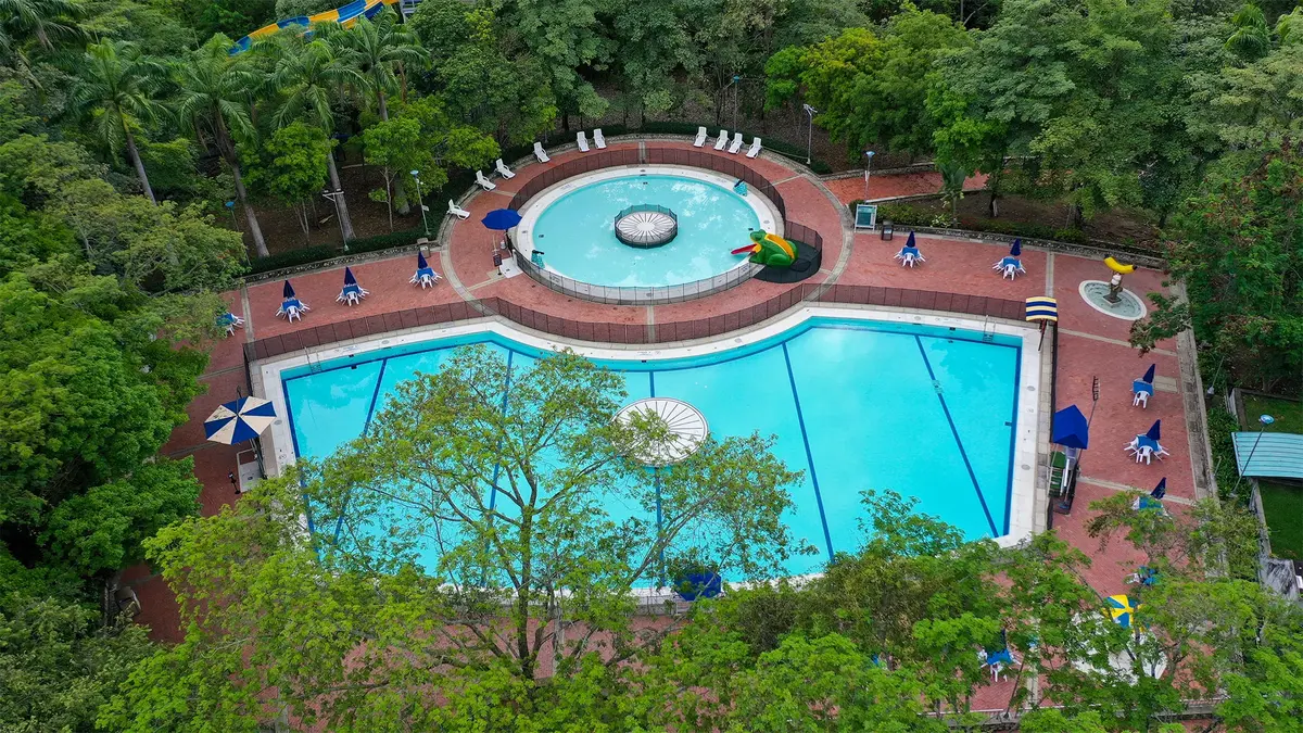Piscina Oasis | Juegos y tranquilidad para toda la familia